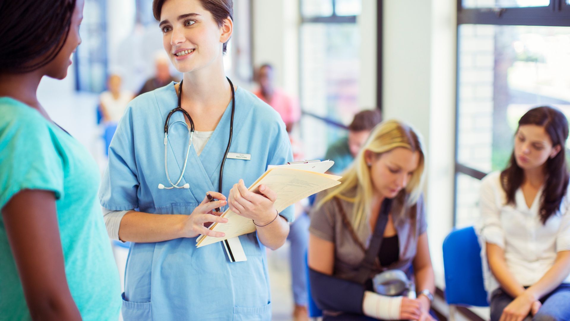 Walk-In Clinic vs. Emergency Room: When to Choose Each Option | Urgent ...